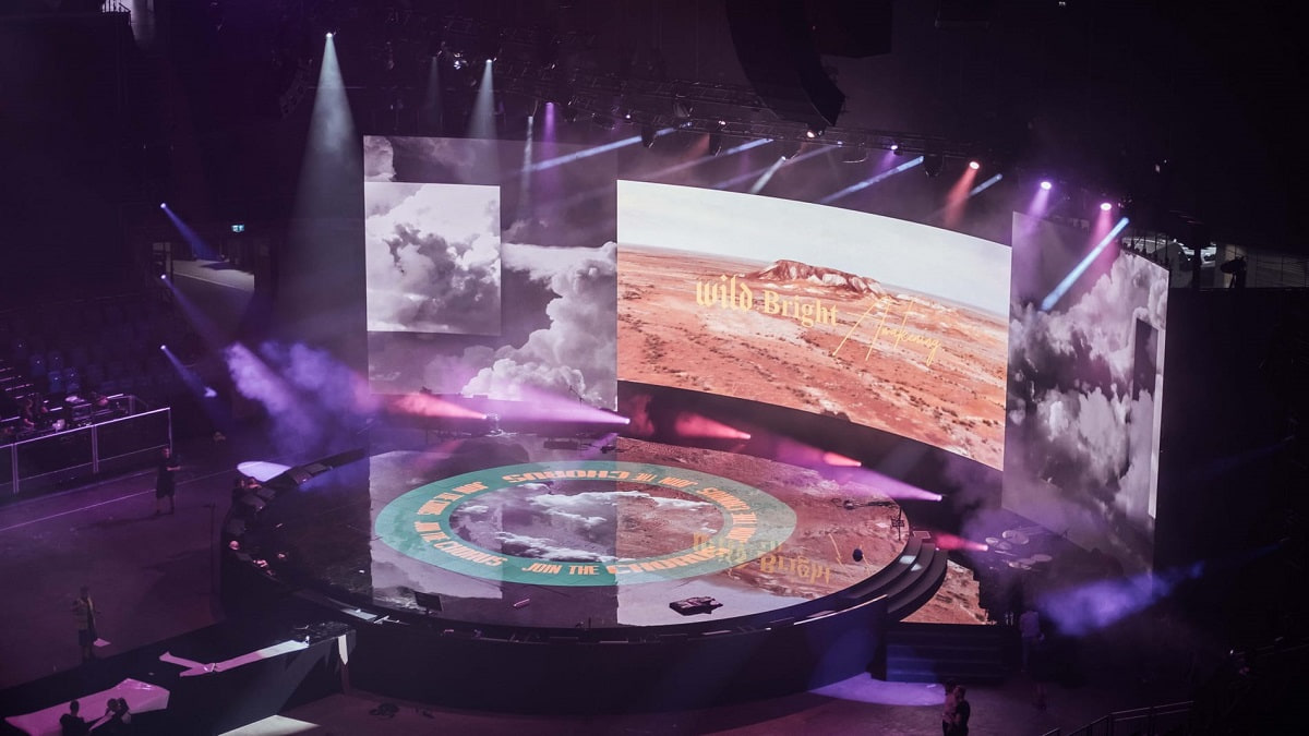 Backdrop là gì? Backdrop và background khác nhau như nào?